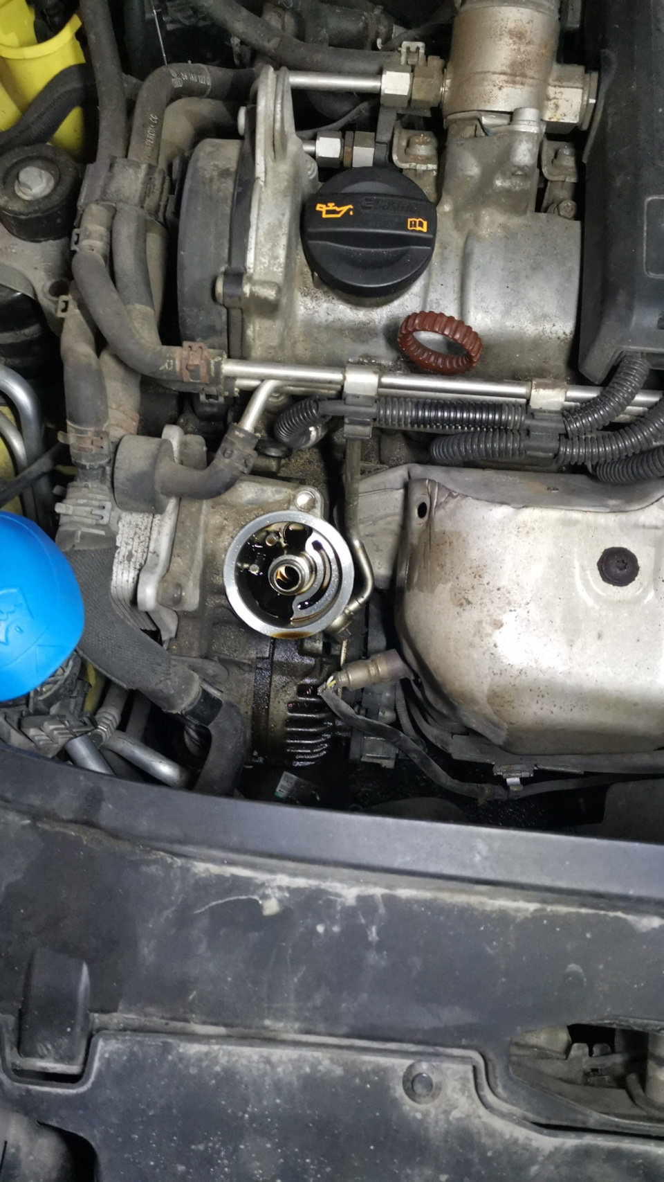 Cbzbалово с прокладкой стакана или кронштейна фильтра — Skoda Fabia ...