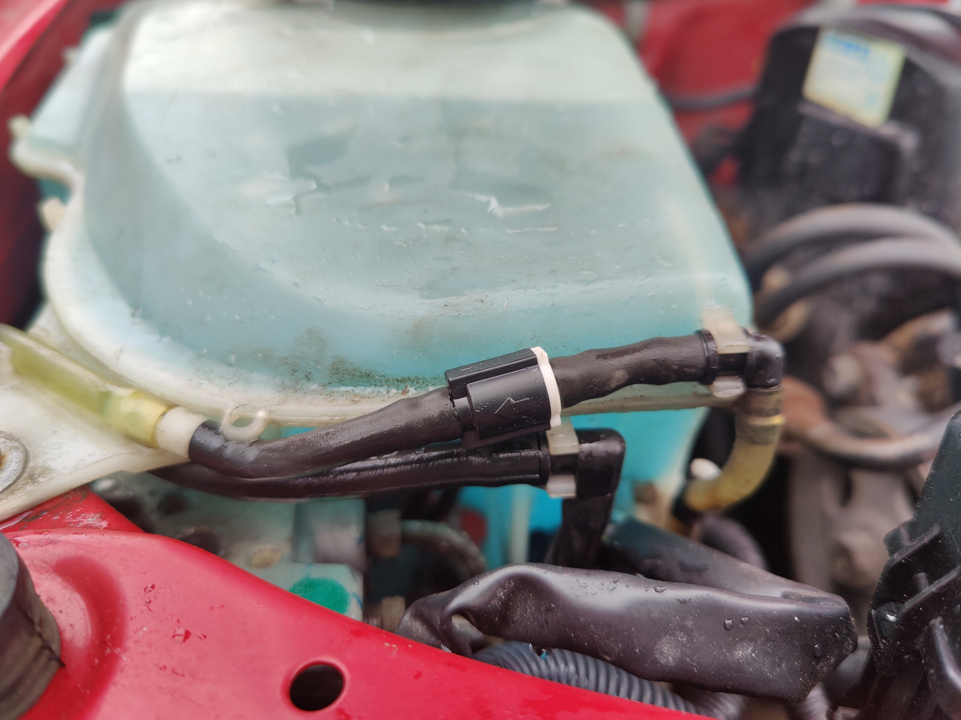 Приятные мелочи под капотом — Toyota Corolla (110), 1,3 л, 1998 года ...