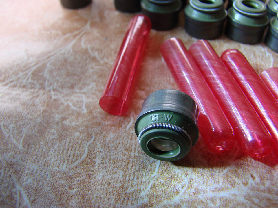 Колпачки маслосъёмные (комплект) Corteco 19034072 — Volkswagen Passat ...