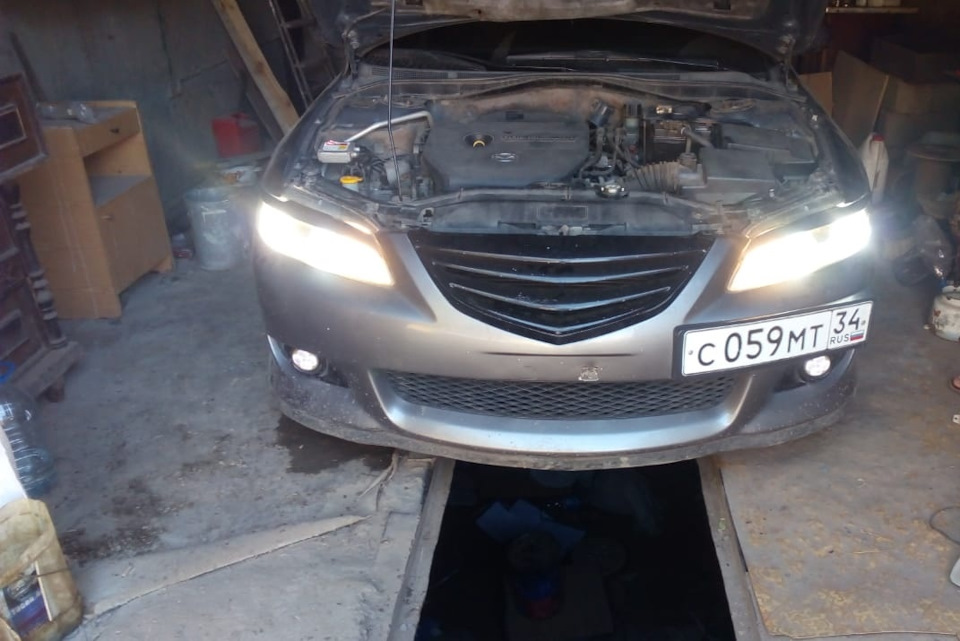 Замена лампочек в фаре — Mazda 6 (1G) GG, 2 л, 2005 года | своими ...