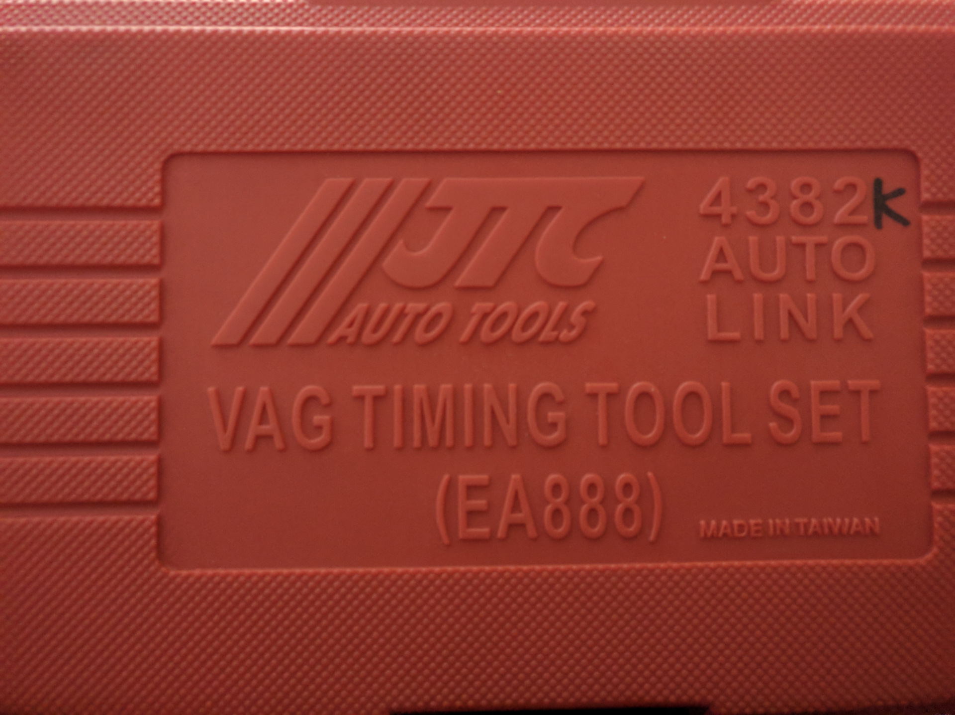 Замена клапана регулировки фаз газораспределения — Audi A6 (C7), 2 л ...