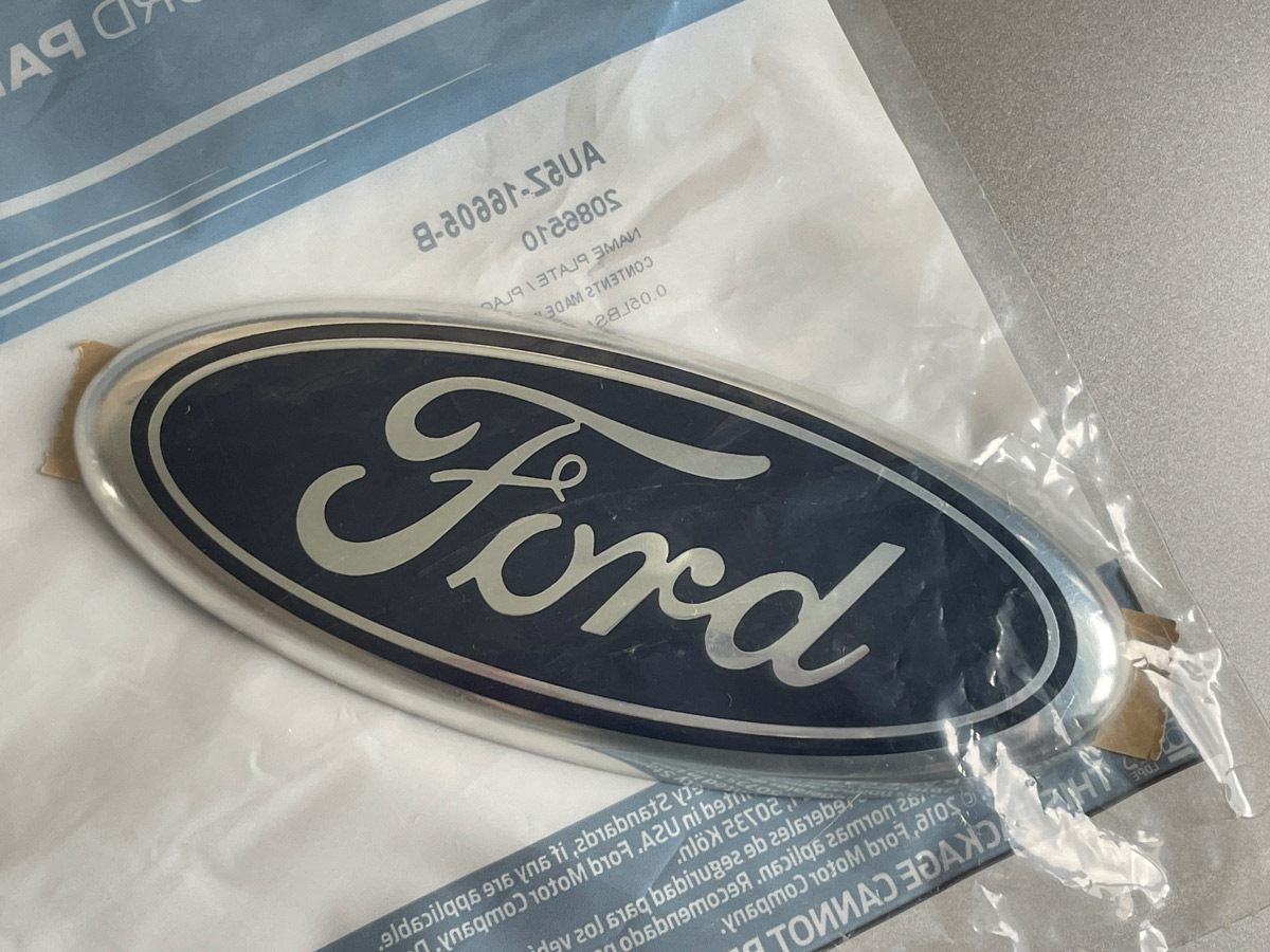 S02E08 Задняя эмблема — Ford Focus Wagon III, 1,6 л, 2014 года ...