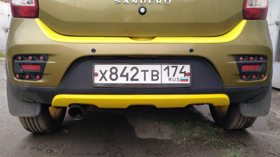 Рамка крепления номерного знака. — Renault Sandero Stepway (2G), 1,6 л ...