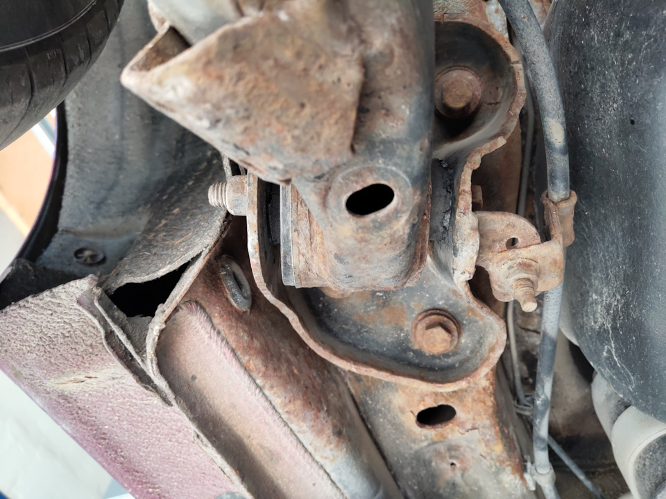 Замена сайлентблоков задней балки Ford Fiesta 2010 — DRIVE2