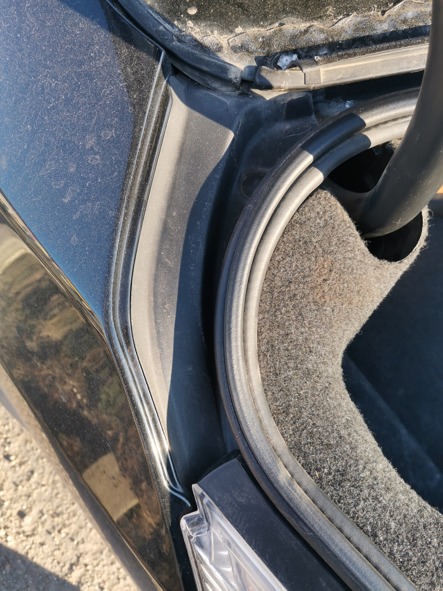 Замена накладки водосточного желобка заднего(багажник). — BMW 5 series ...