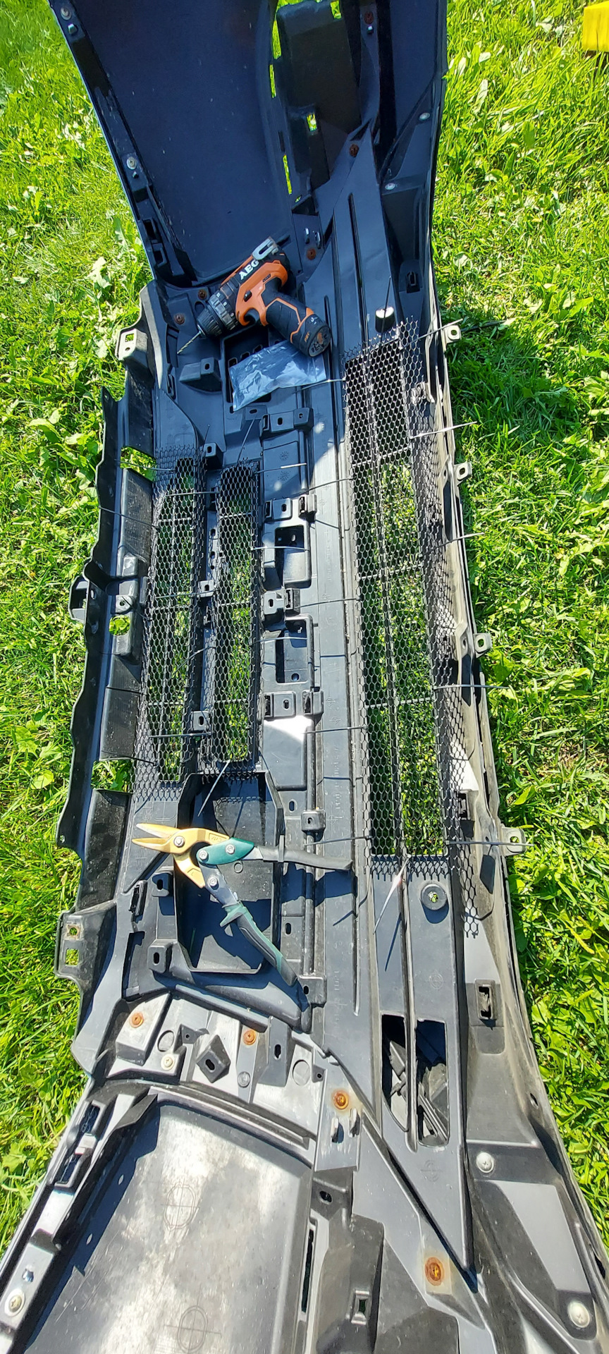 №15. Ремонт после ремонта. Сетка в бампер. Гудки. Туманки. — Mitsubishi ...