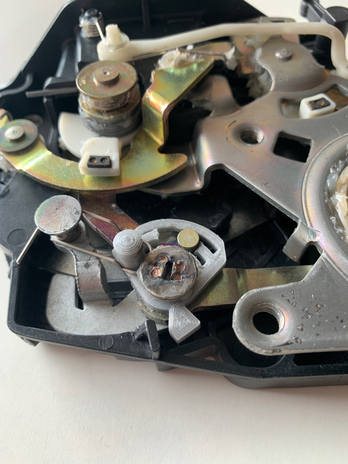 Ремонт доводчика двери 51227202138 — BMW 7 series (E65/E66), 3 л, 2008 ...