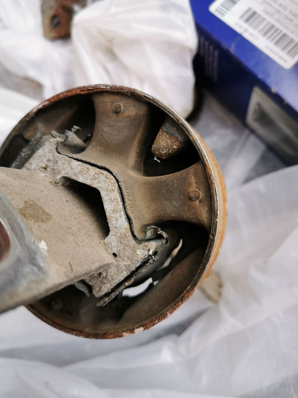 Замена сайлентблоков задних рычагов и задних рычагов подвески — Volvo ...