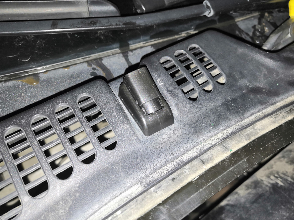 Замена форсунок омывателя — Skoda Octavia A5 Mk2, 1,8 л, 2012 года ...