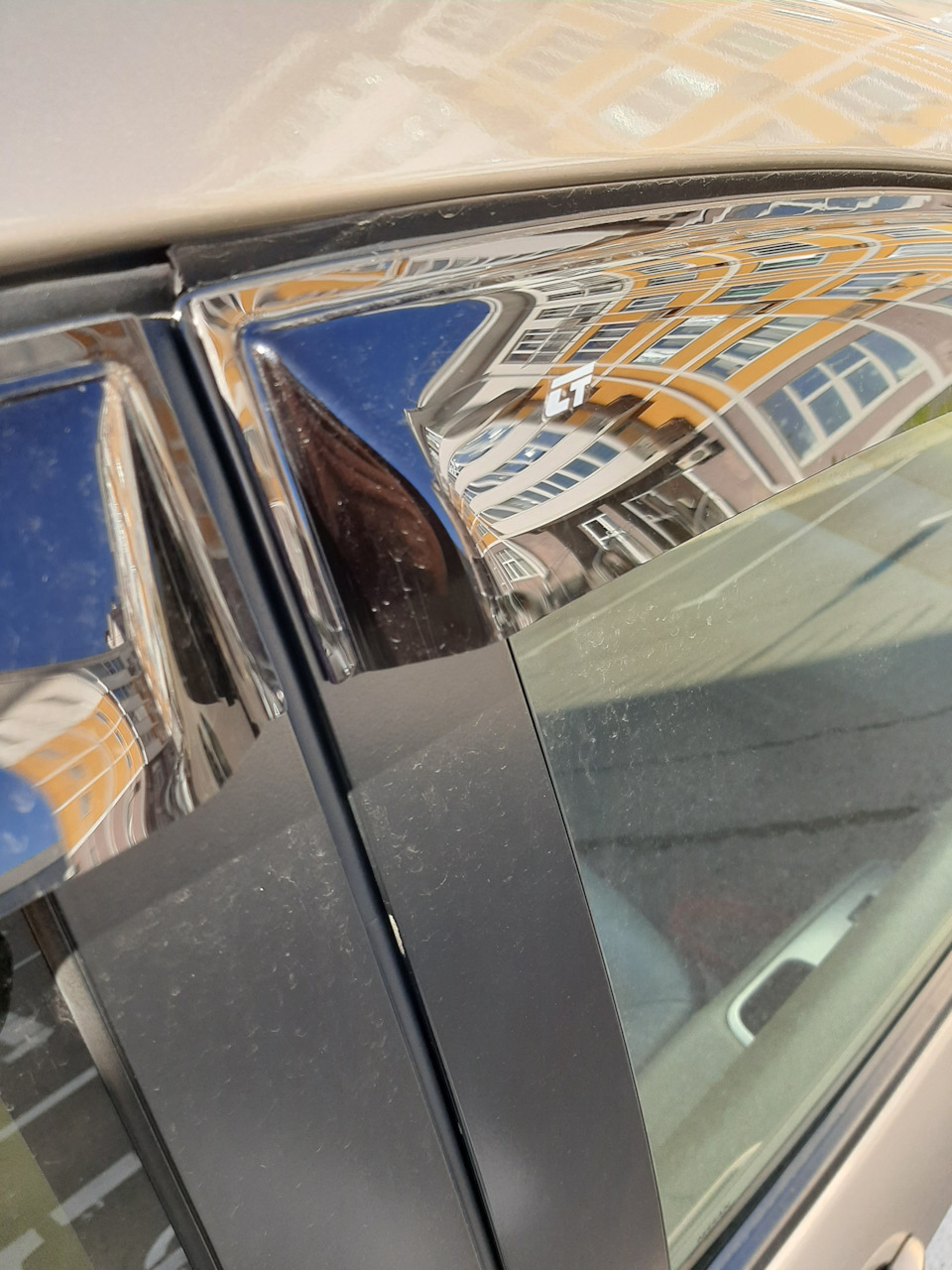 Установка ветровиков на окна. — Nissan Tiida (1G), 1,6 л, 2010 года ...