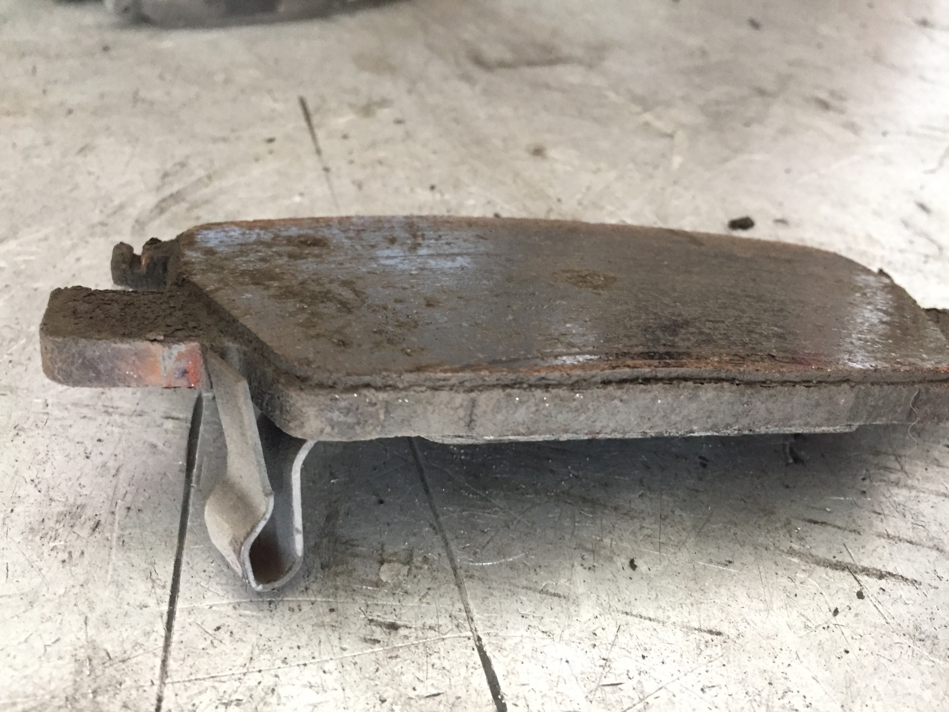 замена тормозных колодок — Chevrolet Malibu (9G), 2 л, 2017 года ...