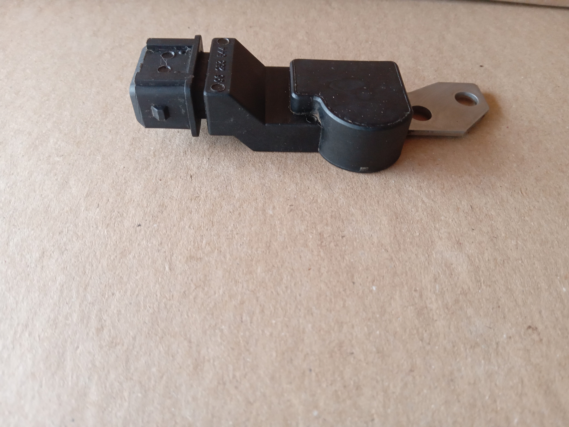 Camshaft position sensor damage — Chevrolet Tacuma, 1,6 л, 2004 года ...