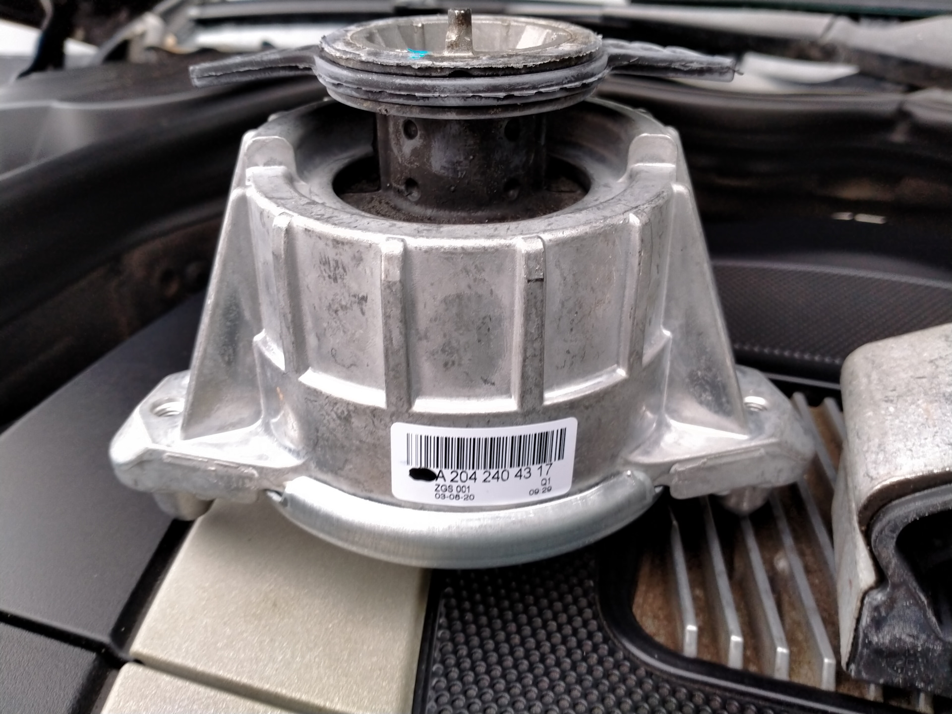 Опоры двигателя, опора АКПП — Mercedes-Benz C-Class Estate (S204), 2,5 ...