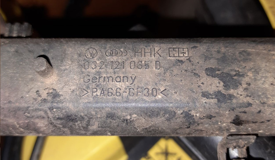 032121065D Патрубок системы охлаждения двигателя / Audi, Seat, Skoda ...