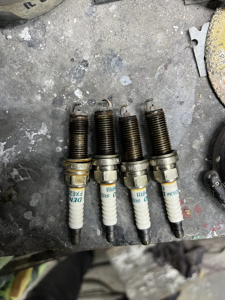 Замена свечей Torch LD6RIU-11 — Nissan Qashqai (1G), 2 л, 2007 года ...
