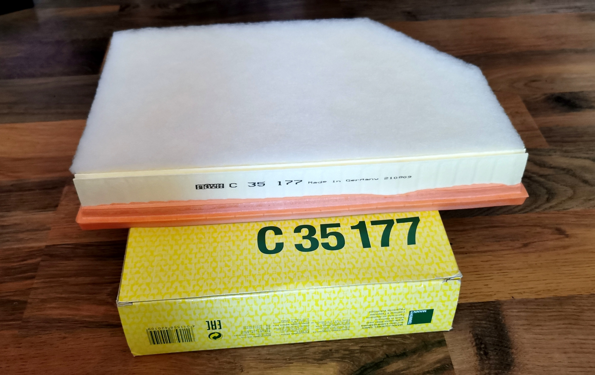 Замена воздушного фильтра — Volvo S80 (2G), 2 л, 2015 года | расходники ...