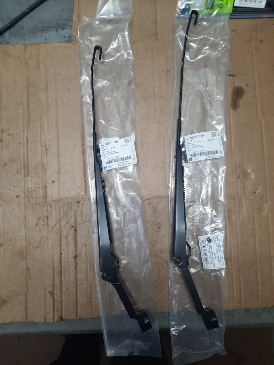 95211018 Поводок стеклоочистителя лобового стекла левый / Chevrolet ...