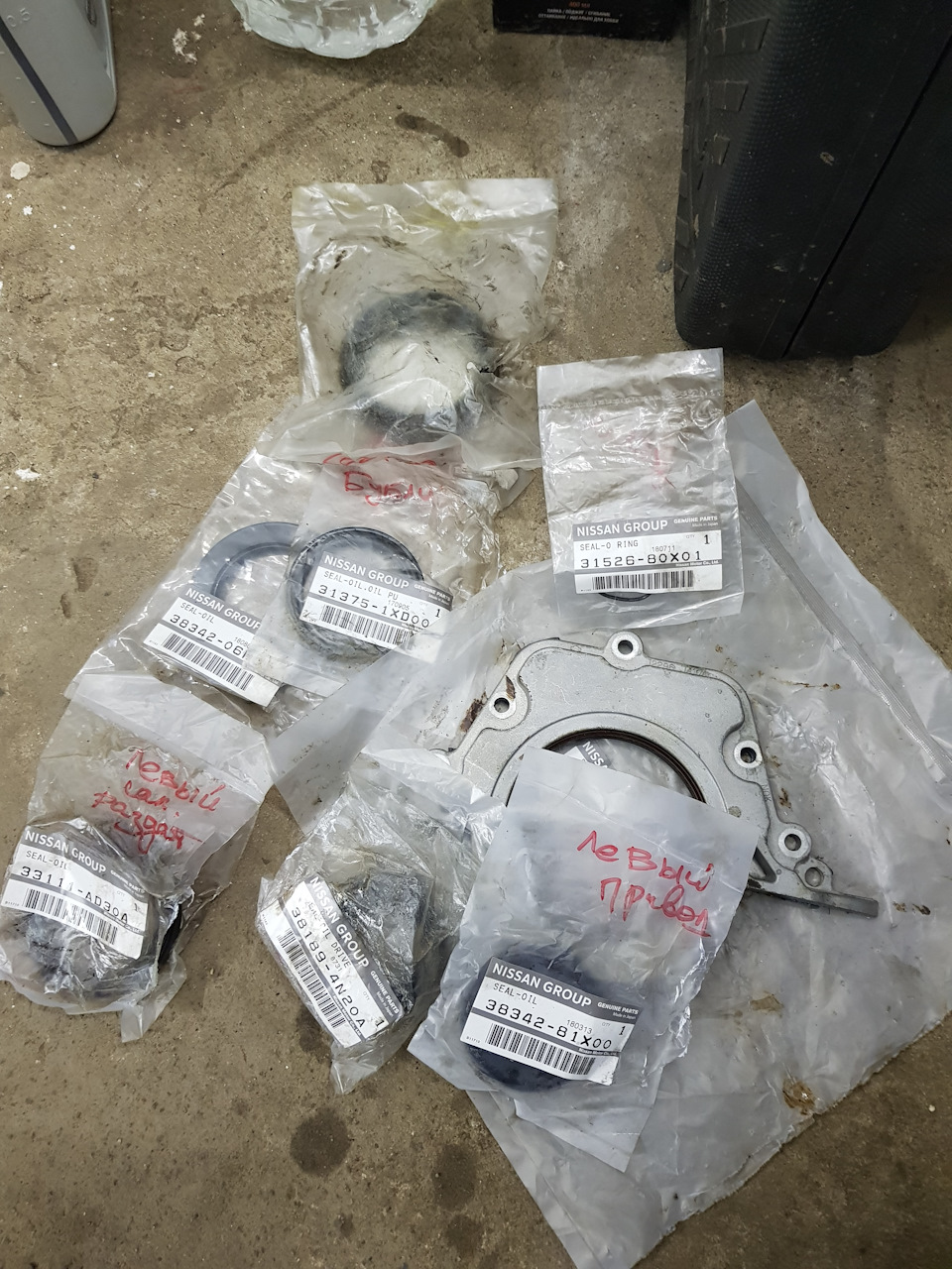 Замена сальников раздатки и двигателя — Nissan Murano II, 3,5 л, 2012 ...