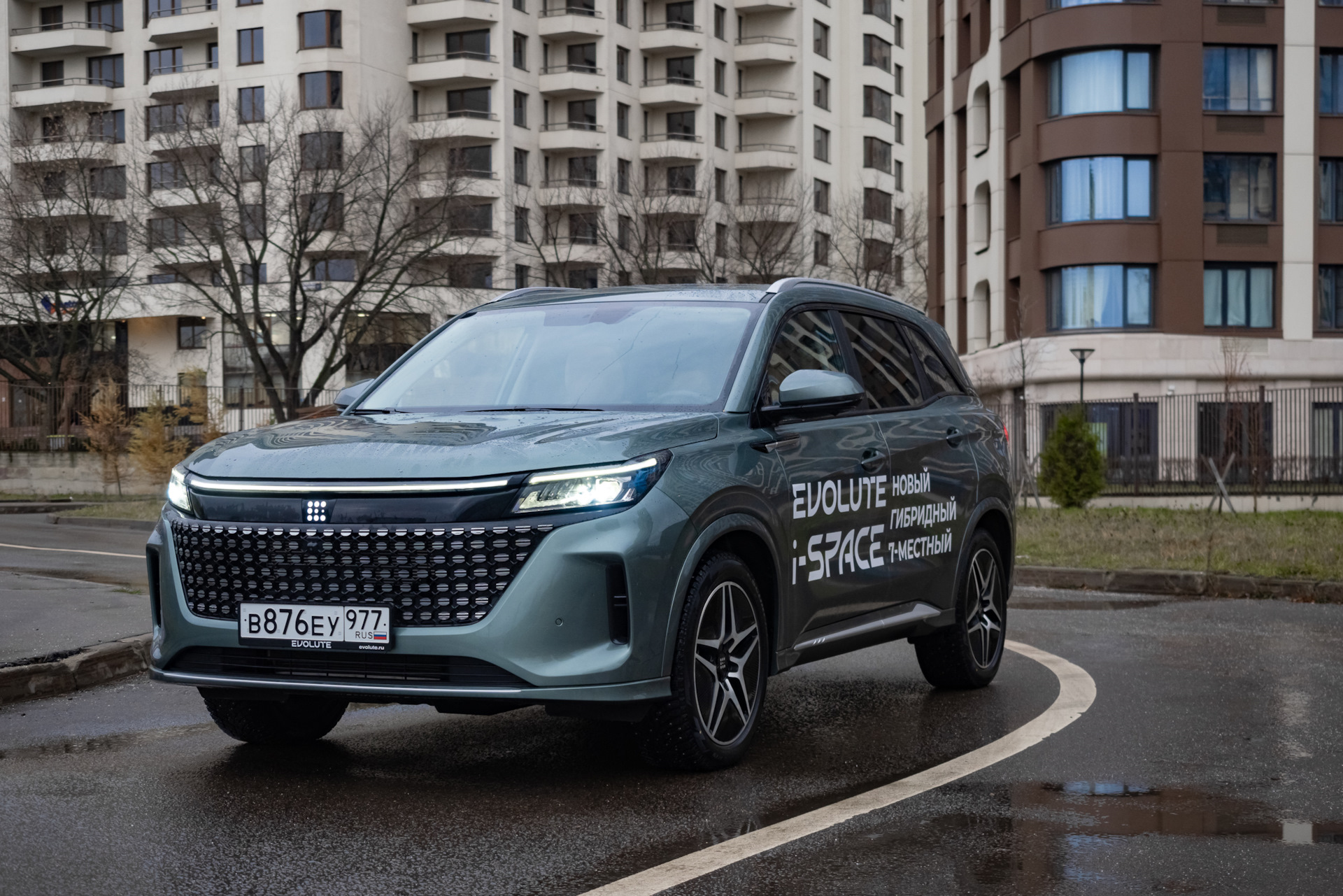 Что представляет из себя самый доступный гибрид в России? Тестируем 7-местный кроссовер Evolute ...