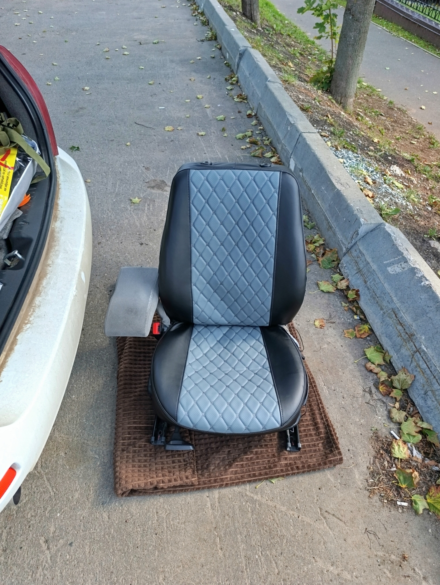 Установка новых чехлов на сиденья — Lada Калина Универсал (1G), 1,6 л ...