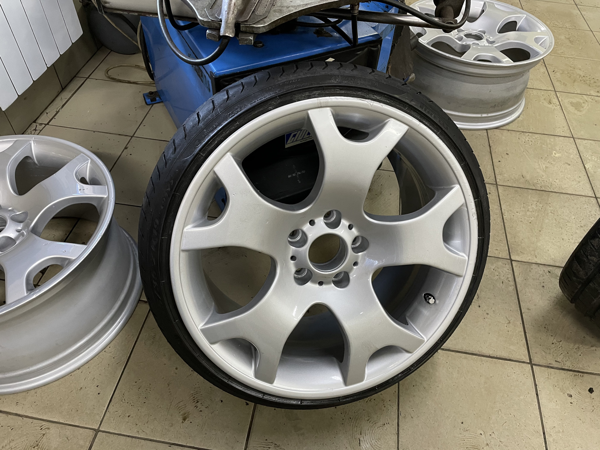 Обувка резины — BMW 1 series (E81/E87), 2 л, 2005 года | колёсные диски ...