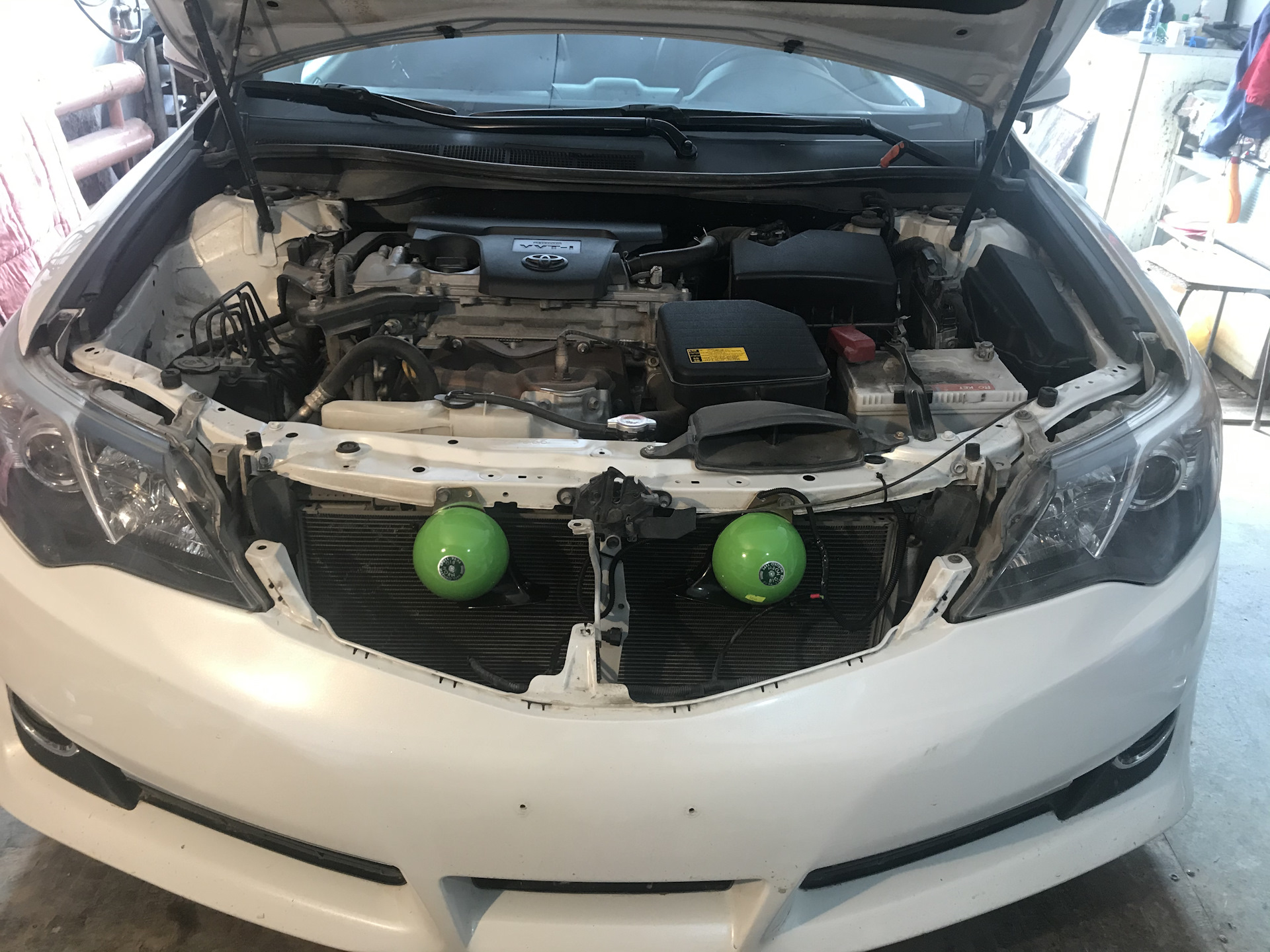 Установка сигнала — Toyota Camry (XV50), 2,5 л, 2012 года | тюнинг | DRIVE2