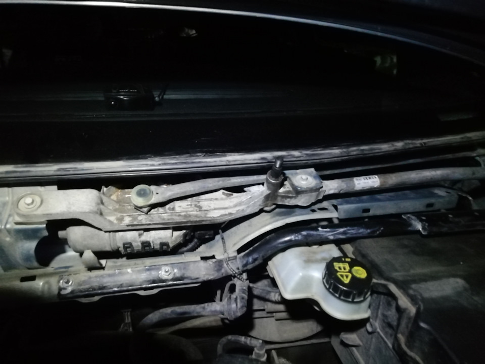 Трапеция дворников — Ford Focus II Hatchback, 1,8 л, 2010 года ...