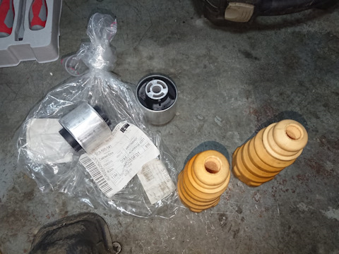 3C0505541 Сайлентблок VAG | Запчасти на DRIVE2