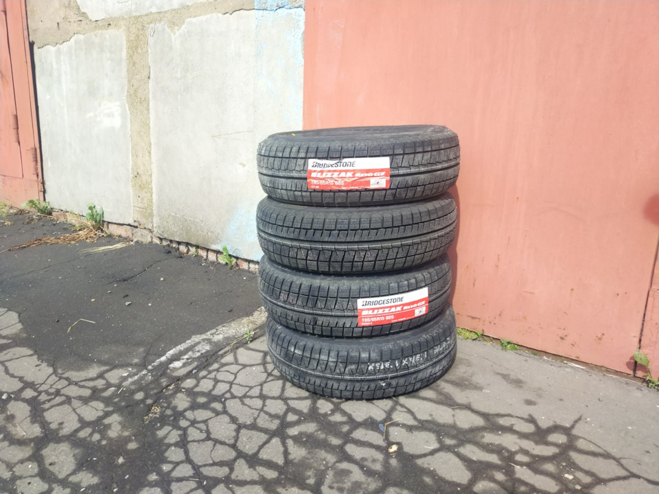 Новые зимние шины — Renault Logan (2G), 1,6 л, 2014 года | шины | DRIVE2