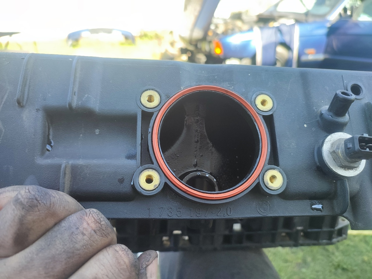 Обслуживание впускного коллектора и дроссельной заслонки — BMW 5 series ...