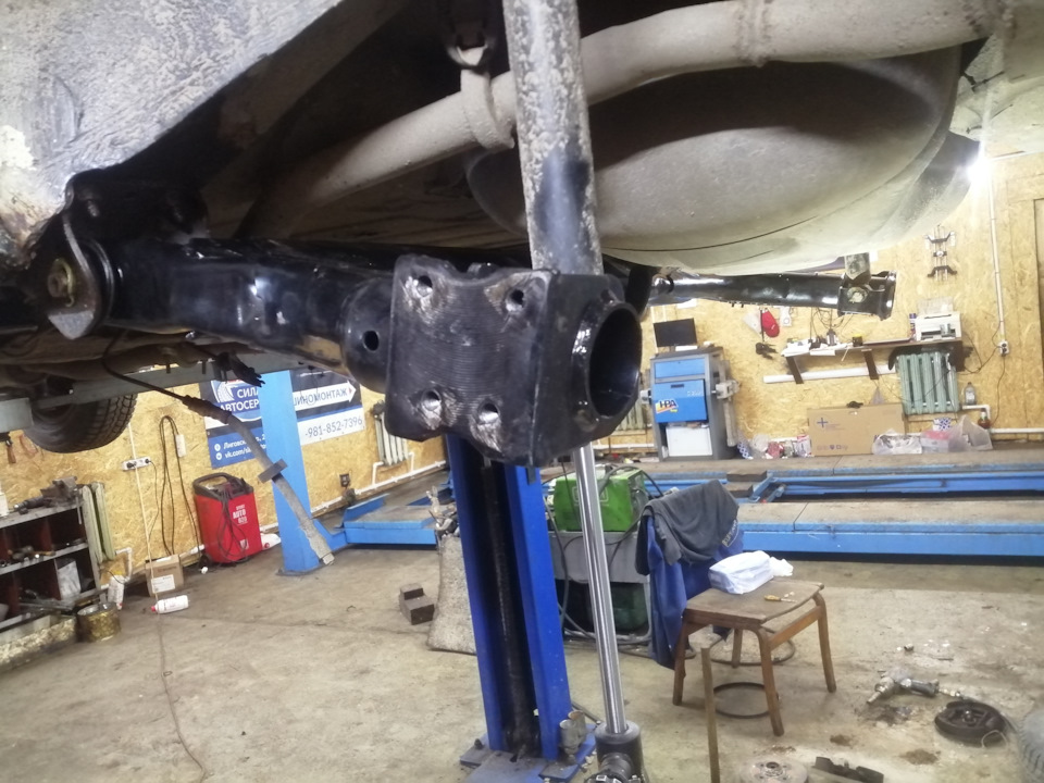 Замена задней балки — Volkswagen Passat Variant (B2), 1,6 л, 1985 года ...