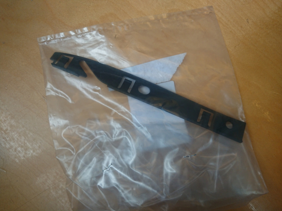 Резиновая прокладка между передним буфером и крылом — Mercedes-Benz C ...