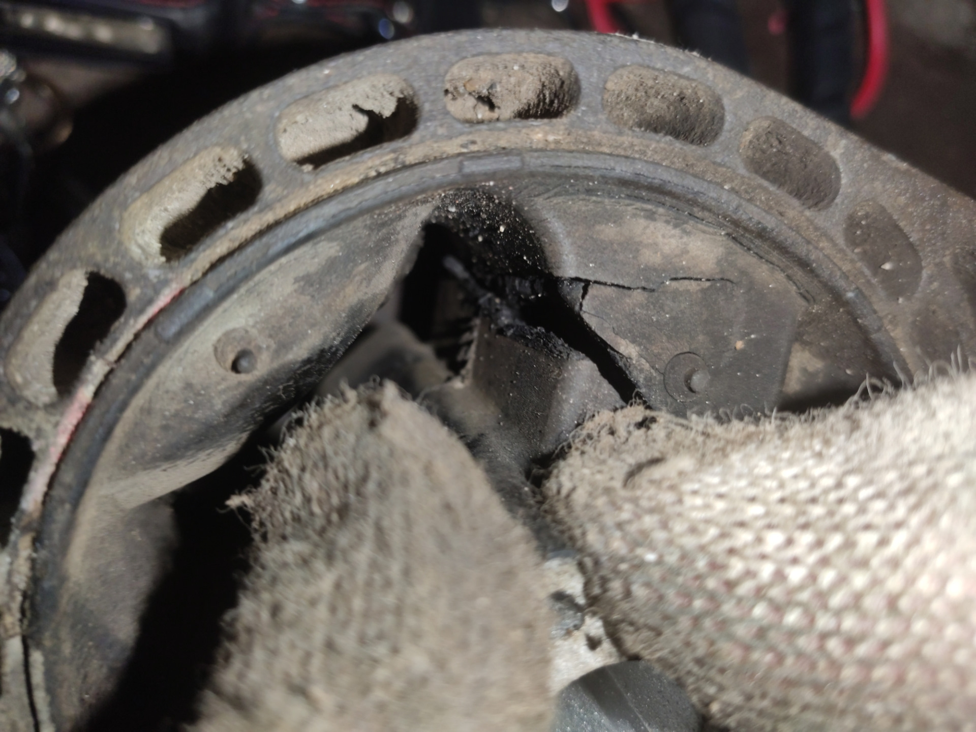 Замена задней опоры двигателя — Opel Insignia (1G), 1,8 л, 2015 года ...