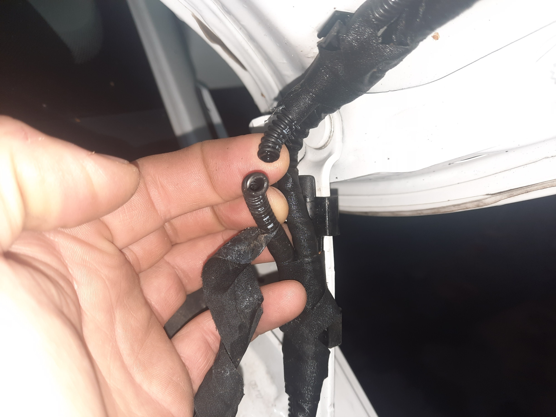 Ремонт трубки омывателя. — Volkswagen Caravelle (T6), 2 л, 2017 года ...