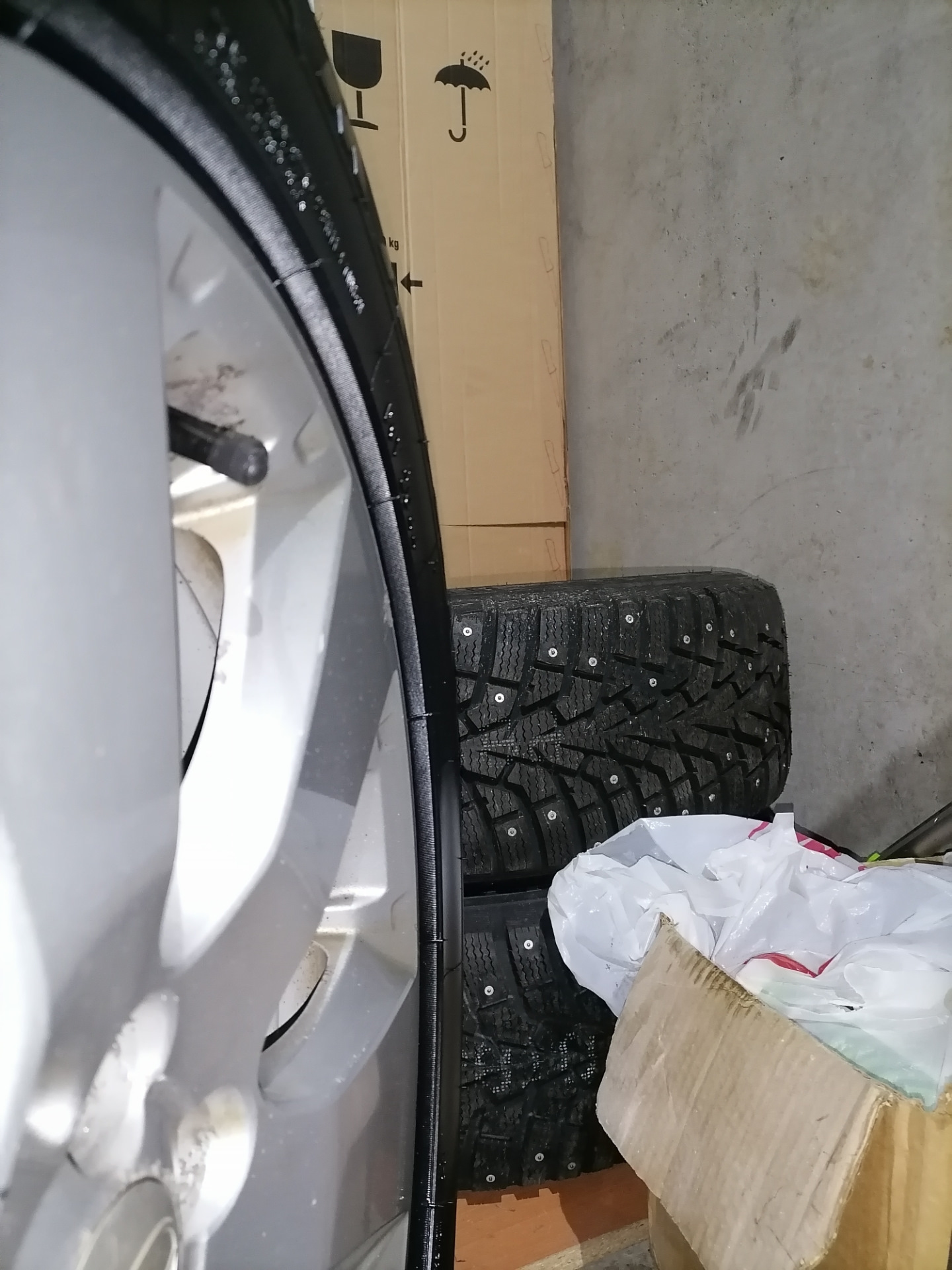 Купил диски от Subaru Outback и зимнюю резину Maxxis Artictrekker NP3 ...