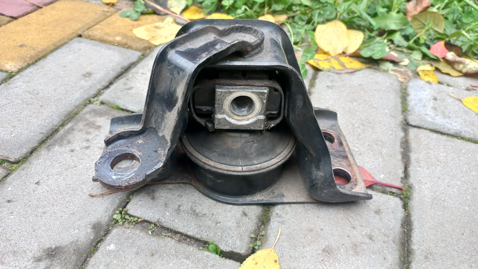 Правая подушка. — Nissan Tiida (1G), 1,6 л, 2012 года | своими руками ...