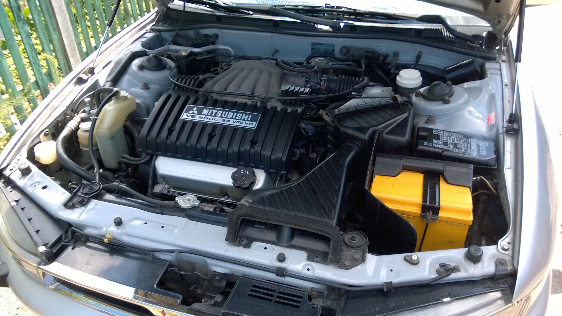 Расходомер и полуось. Холст, масло. — Mitsubishi Galant (8G), 2,5 л ...