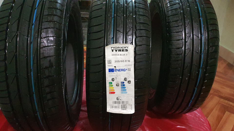 новые шины на лето — nokian hakka blue 3 205/60/R16 — Renault Fluence ...