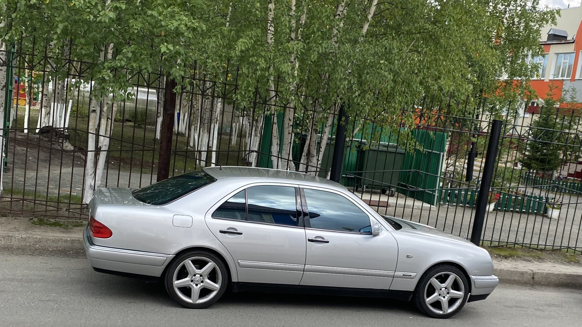 Mercedes-Benz E-Class (W210) 2.4 бензиновый 1998 | Brilliant Silver ...
