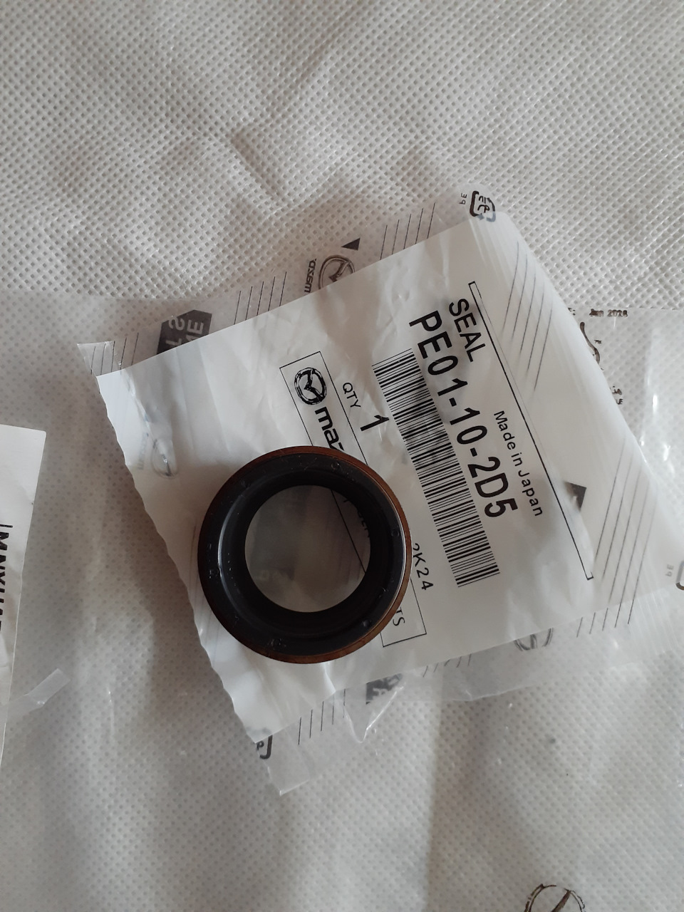 PE01102D5 Прокладка датчика масла Mazda | Запчасти на DRIVE2