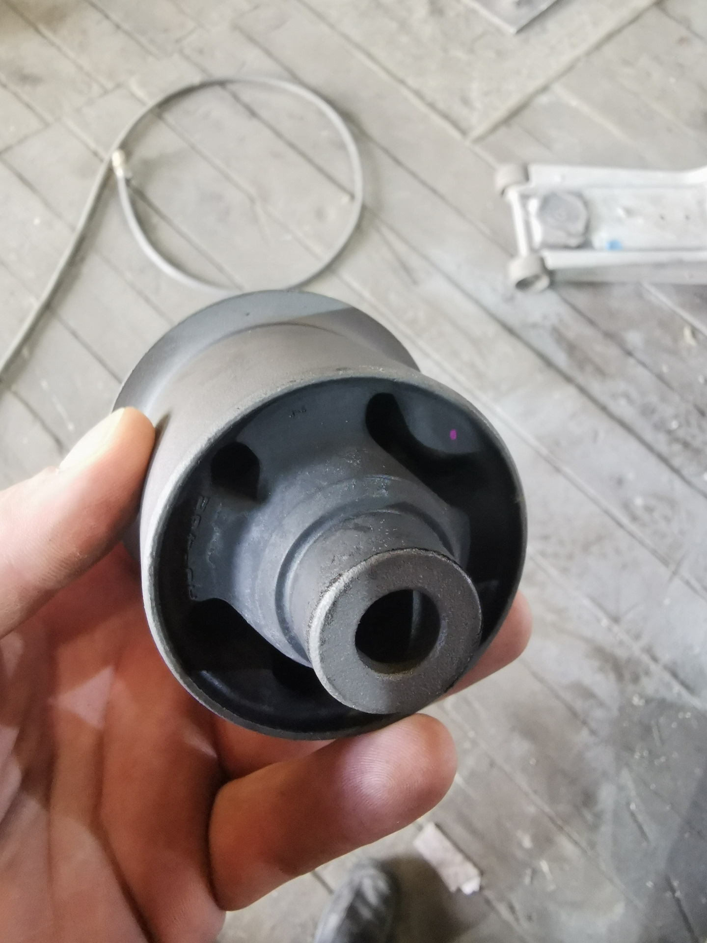 Замена саленблоков задний балки и замена антифриза — Nissan Note (1G ...