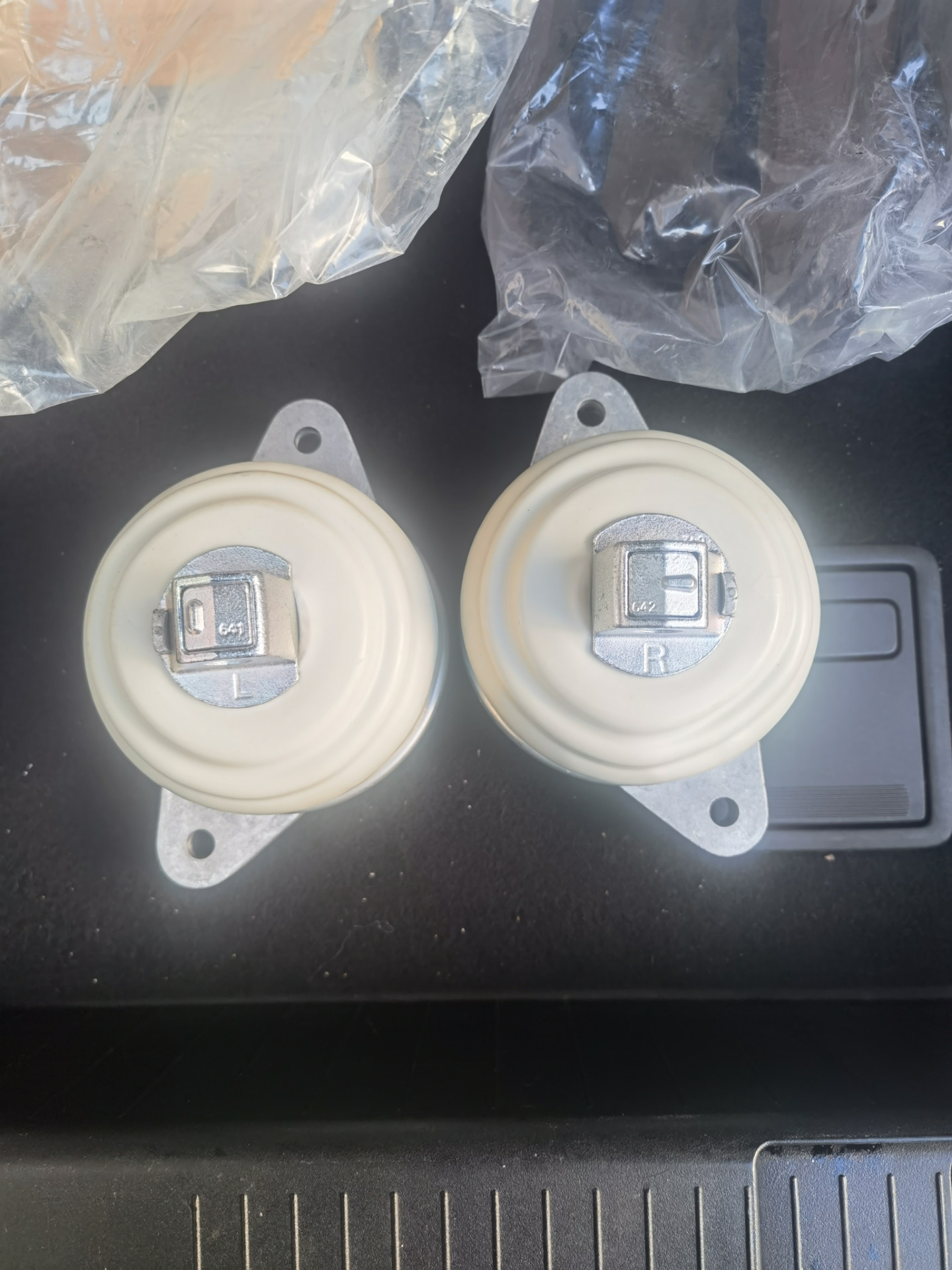 Замена передних подушек ДВС — Mercedes-Benz S-Class (W221), 4,7 л, 2012 ...