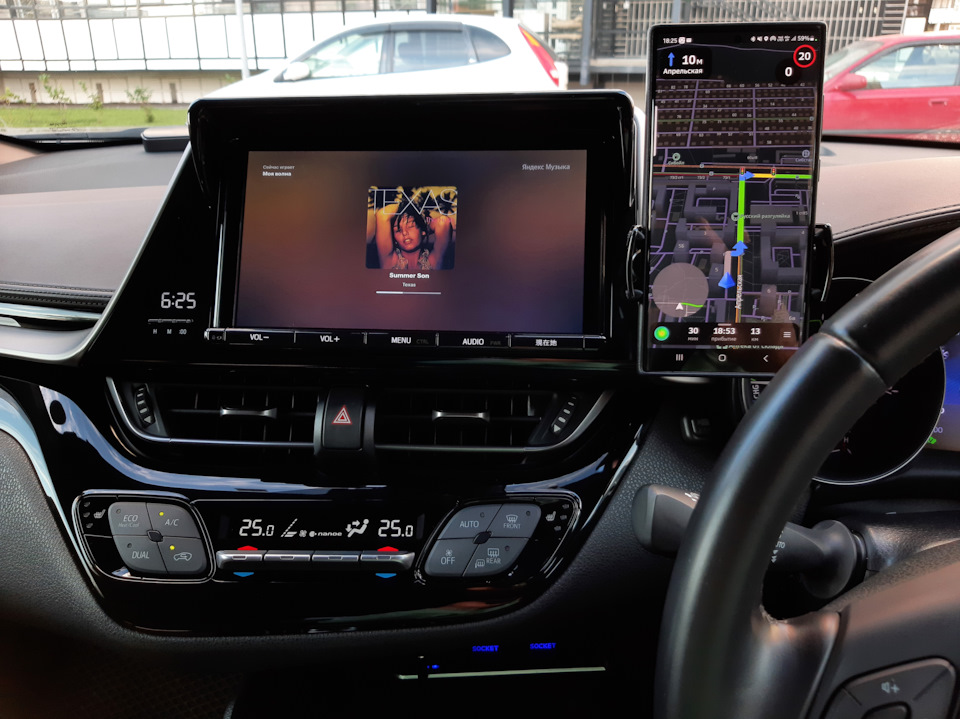 Аксессуарный держатель телефона YAC SY-C11 — Toyota C-HR, 1,8 л, 2018 года | аксессуары | DRIVE2