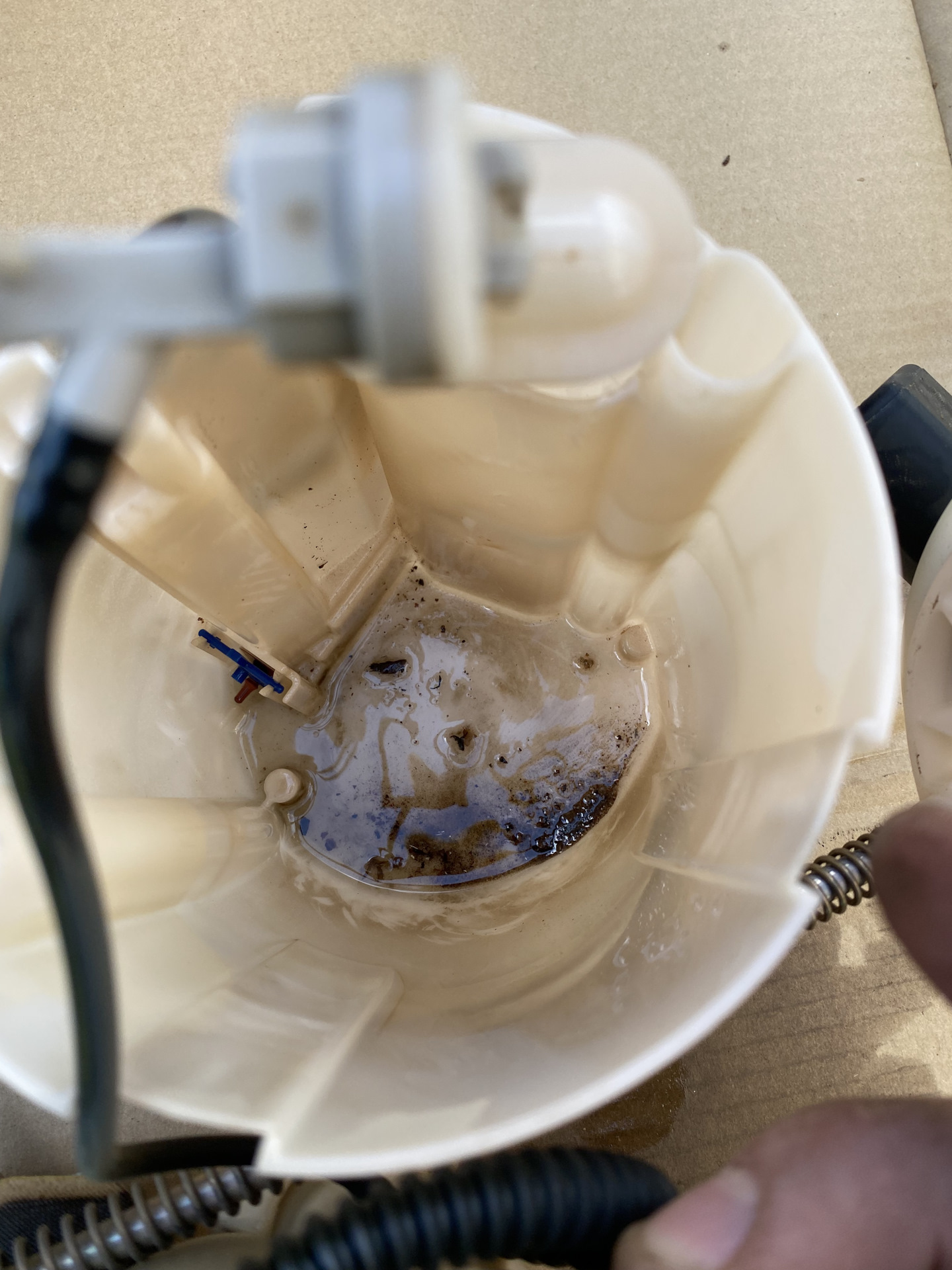 Замена топливного фильтра😈 — Mitsubishi Outlander XL, 3 л, 2007 года ...