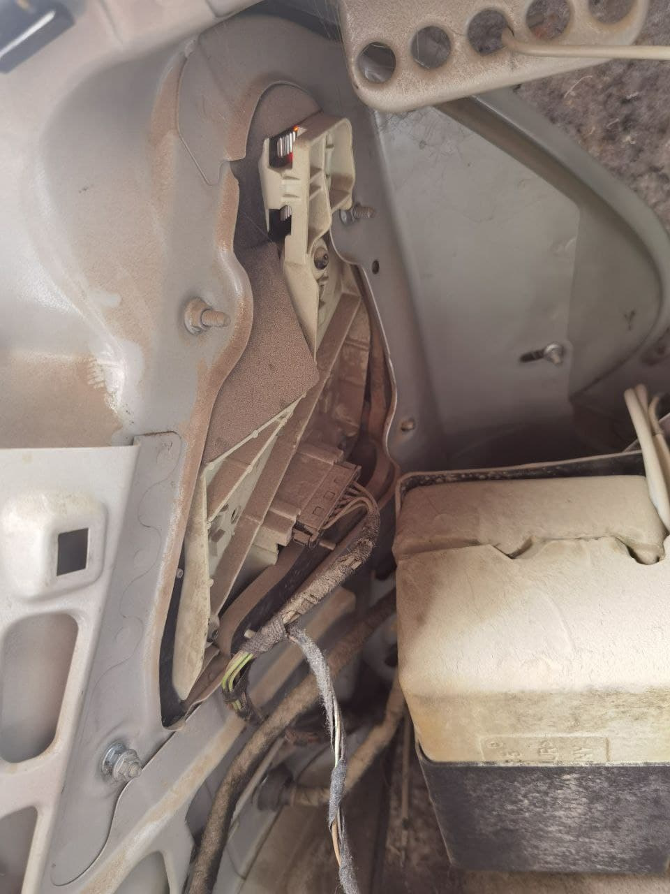 Вода в багажнике W211 — Mercedes-Benz E-Class (W211), 2,2 л, 2007 года ...