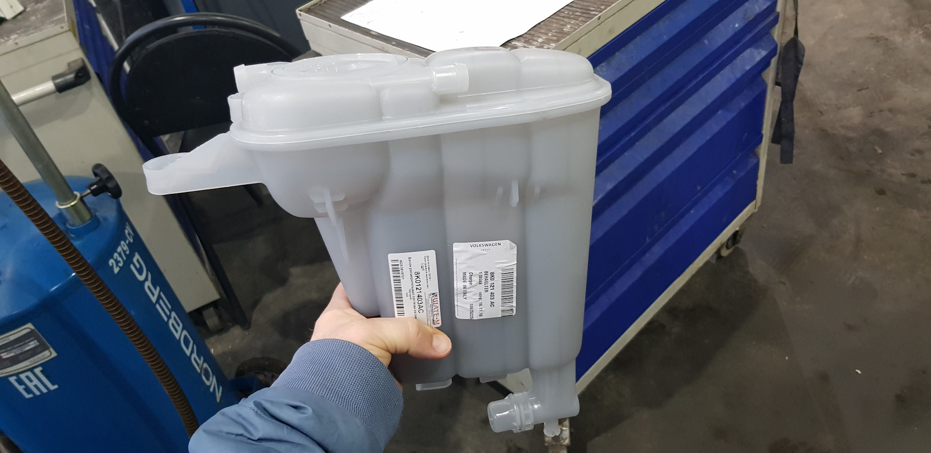 Уходит антифриз на Audi A4 FL — Audi A4 (B8), 1,8 л, 2014 года ...