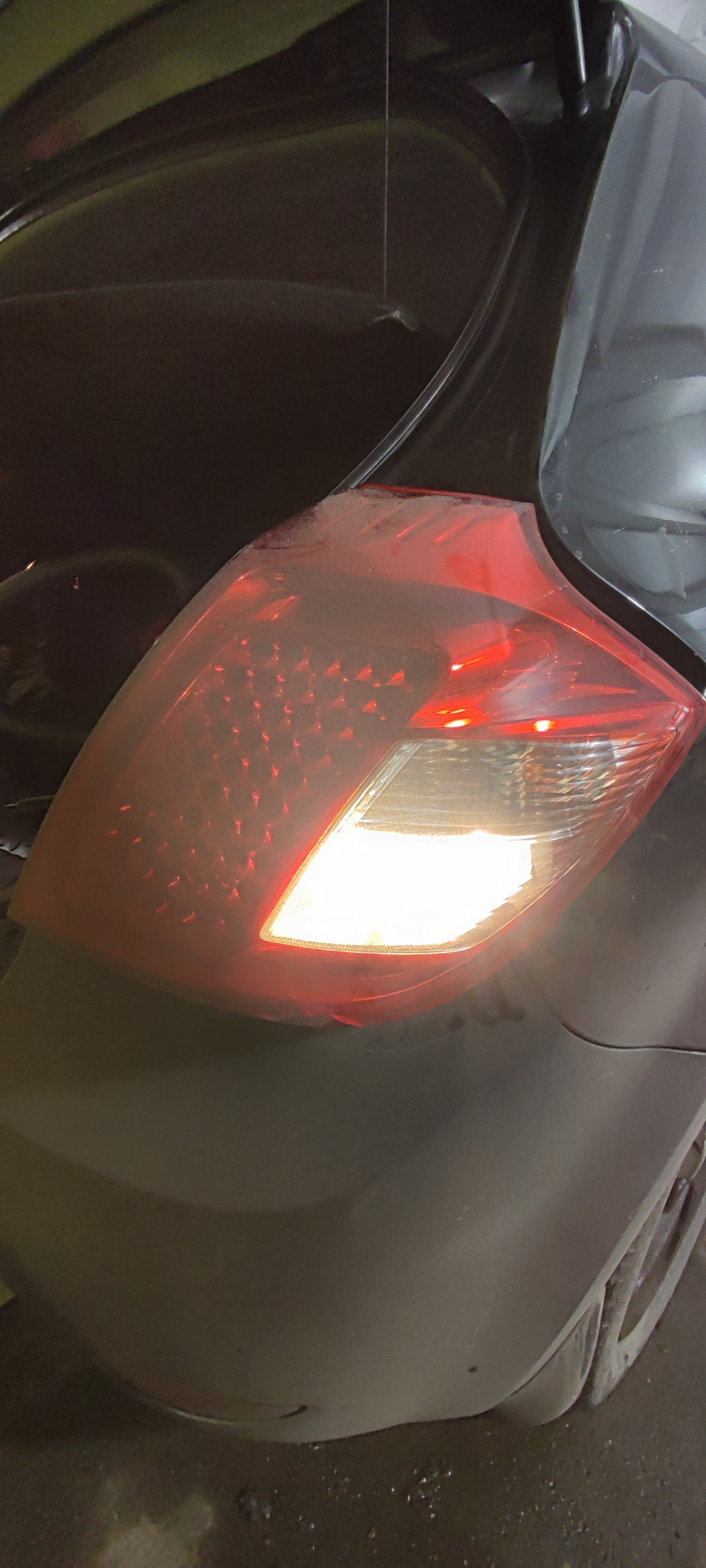 Замена лампочки заднего хода, правая! — KIA Ceed (1G), 1,6 л, 2010 года ...