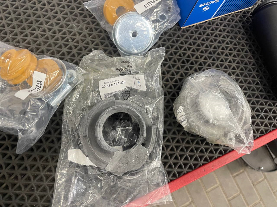 Первое ТО ходовой. Задние стойки стаба, пыльники, отбойники и тд. — BMW ...