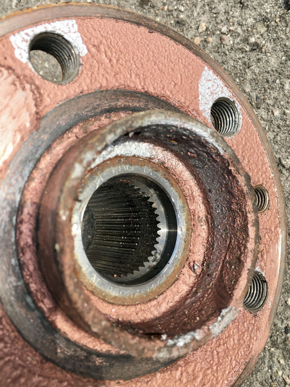 Замена правой ступицы FAG 713660460 — Volvo XC70 III, 2,4 л, 2012 года ...