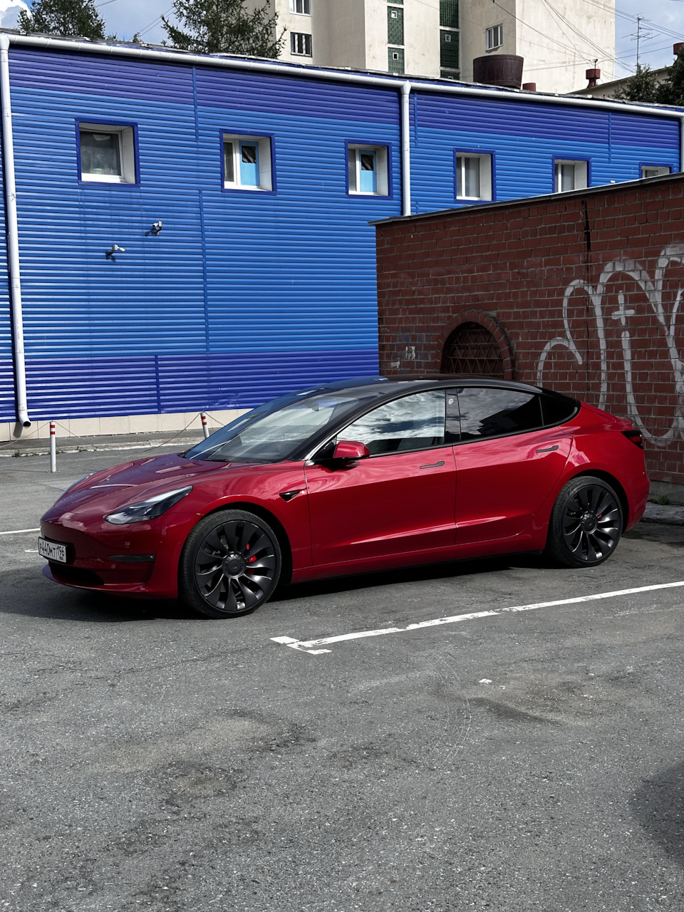 Пленка на зону риска + черные стойки Tesla M3 Performance — Tesla Model ...